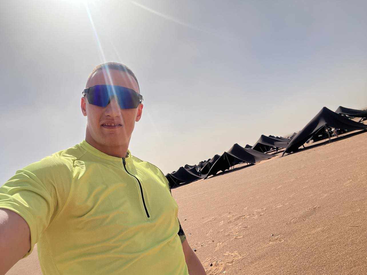 Petel.bg - новини - Варненец пробяга 250 км с чувал на гръб и край змии в Сахара